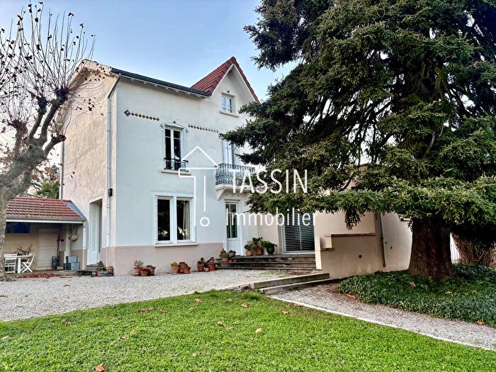 Maison à vendre - Saint-Genis-les-Ollières - 9 pièces - 7 chambres