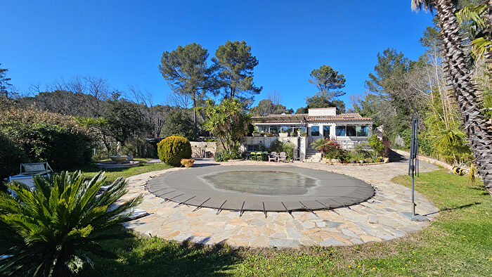 Maison à vendre - Bagnols-en-Forêt - 7 pièces - 4 chambres