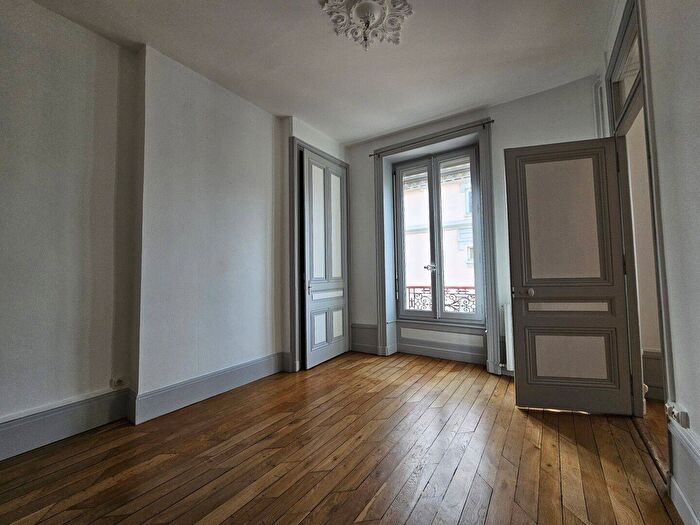 Appartement à louer - Lyon ème arrondissement - 5 pièces - 3 chambres