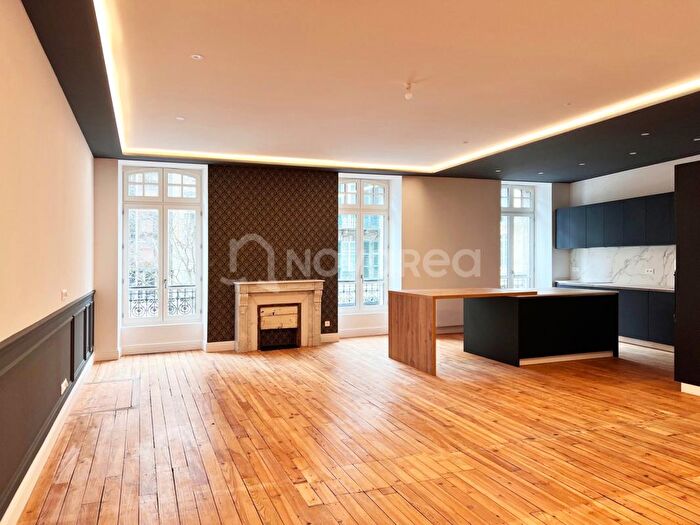Appartement à vendre - Pau, Centre-ville - 4 pièces - 3 chambres