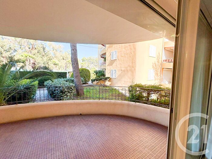 Appartement à vendre - Cavalaire-sur-Mer, Centre-ville - 3 pièces - 2 chambres