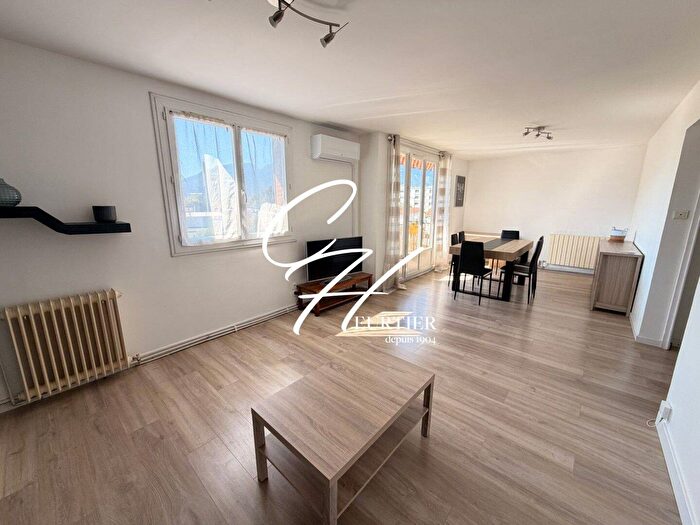 Le Village, Saint-Martin-dHères - Appartement 3 pièces à louer