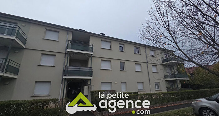 Appartement à vendre - Vierzon, Centre-ville - 2 pièces - 1 chambre