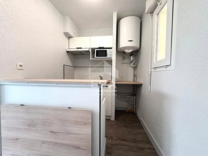 Appartement à louer - Zone Artisanale, La Couronne - 1 pièce