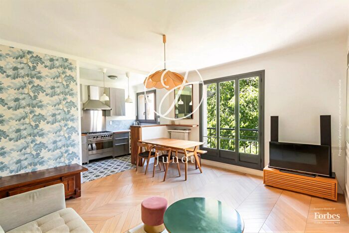 Paris 18ème, Grandes Carrières, Clichy : Appartement 3 pièces à vendre