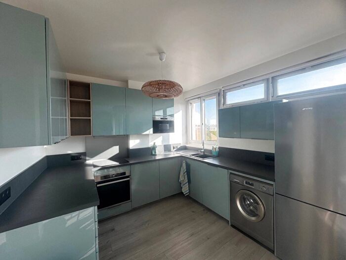 Appartement à louer - Villiers-L Michel, Levallois Perret - 4 pièces - 3 chambres