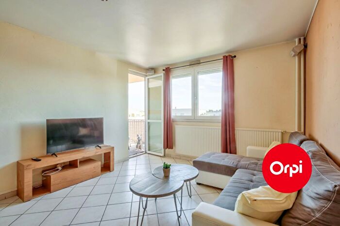 Appartement à vendre - Saint-Priest, Centre-ville - 4 pièces - 3 chambres