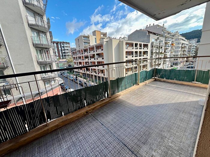 Appartement à louer - Le Port, Nice - 3 pièces - 2 chambres