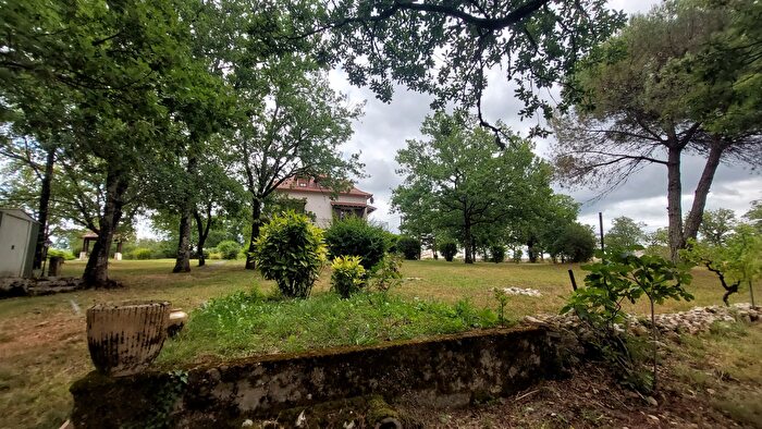 Maison à vendre - Le Montat - 7 pièces - 5 chambres