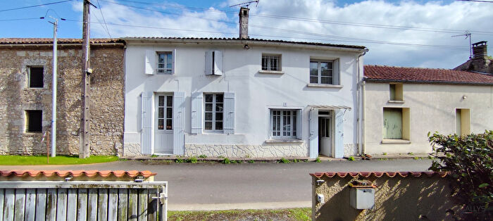 Maison à vendre - Saint-Simon-de-Pellouaille - 4 pièces - 2 chambres