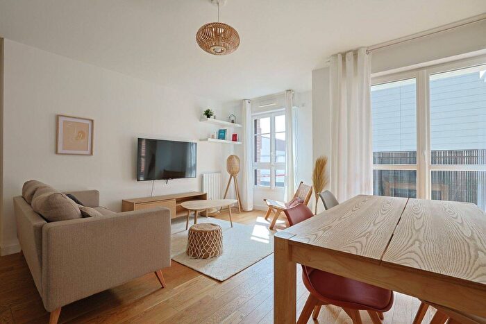 Appartement à louer - Pressensé-Rives de Seine, Puteaux - 4 pièces - 3 chambres