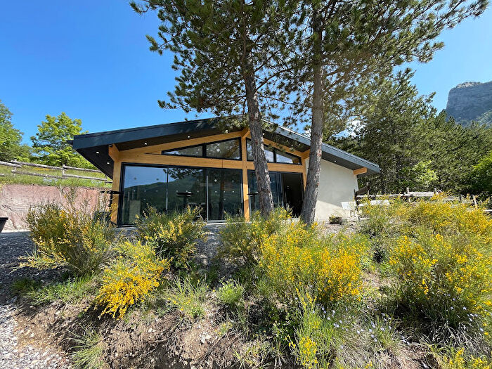 Maison à vendre - Clamensane - 20 pièces - 12 chambres