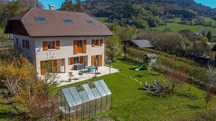 Habère-Poche : Maison 10 pièces à vendre