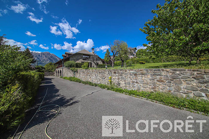 Saint-André-d'Embrun - Maison 9 pièces à vendre