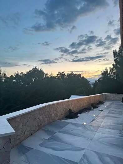 Appartement à louer - Saint-Vallier-de-Thiey - 2 pièces - 1 chambre