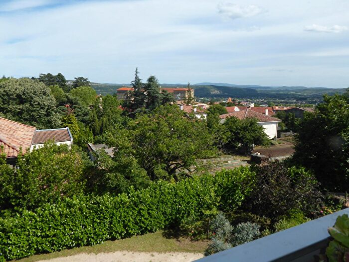 Appartement à louer - Aubenas, Centre-ville - 4 pièces - 3 chambres