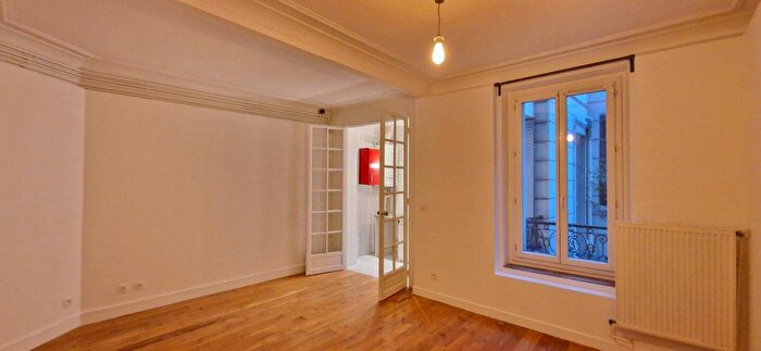 Appartement à louer - Batignolles-Cardinet, Paris ème arrondissement - 2 pièces - 1 chambre