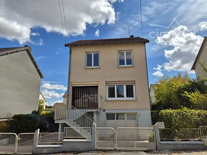 Bourges, Aéroport, Vauvert, Pierrelay, Pissevieille : Maison 4 pièces à vendre