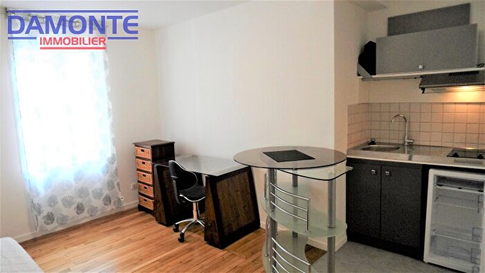 Appartement à louer - Troyes, Cathédrale - 1 pièce