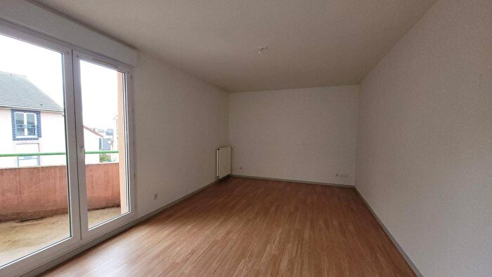 Appartement à louer - Cité Bretonnie-Chatelet-Favieres-Conches, Montluçon - 3 pièces - 2 chambres