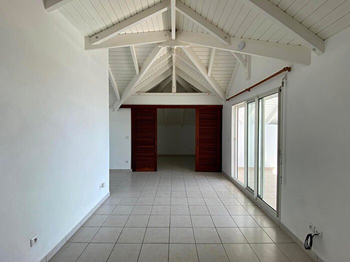 Appartement à louer - Saint-Claude - 1 pièce - 1 chambre