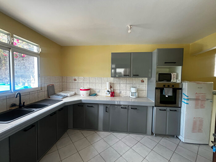 Les Abymes - Maison 4 pièces à louer