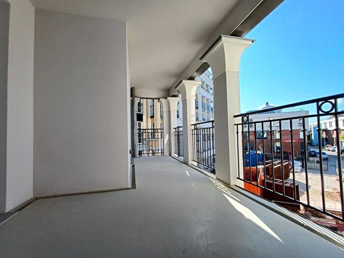 Appartement à louer - Le Plessis-Robinson - 3 pièces - 2 chambres