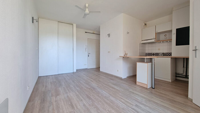 Rochefort, Centre-ville : Appartement 2 pièces à louer