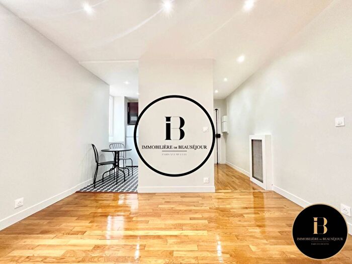 Appartement à louer - Place Louis XIV, Saint-Germain-en-Laye - 3 pièces - 2 chambres