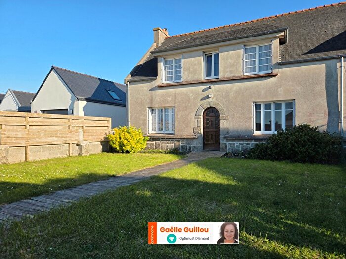 Maison 8 pièces à Cléder, à vendre