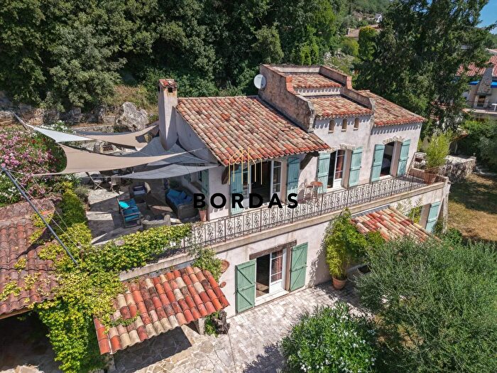 Maison 5 pièces à vendre à Saint-Jeannet