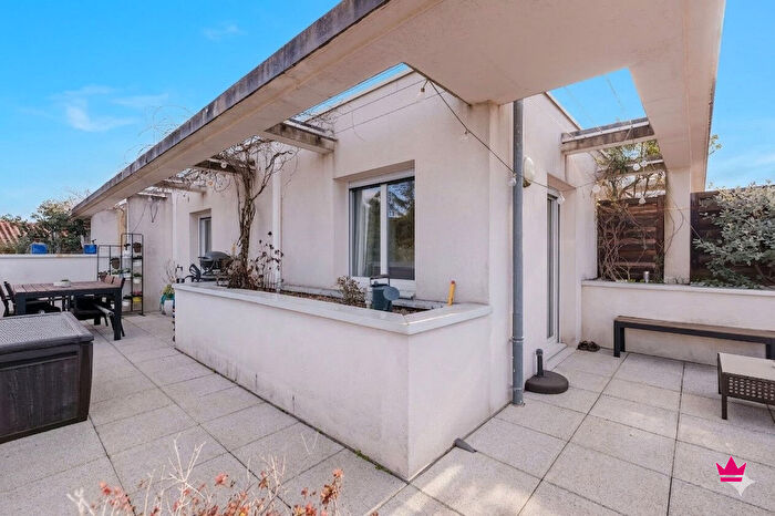 Appartement à vendre - Saint-Priest, Village - 3 pièces - 2 chambres