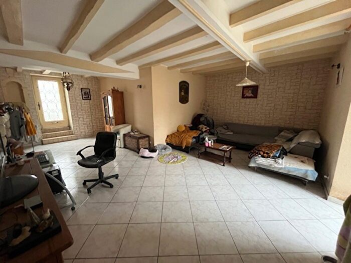 Maison à vendre - Saint-Jean-dAngély - 9 pièces - 5 chambres
