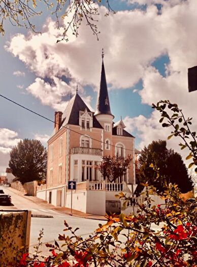 Néris-les-Bains - Maison 9 pièces à vendre