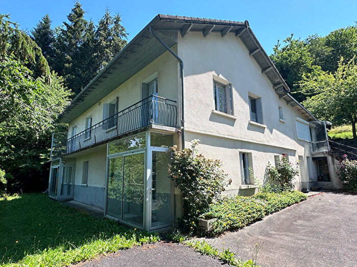 Maison 11 pièces à vendre à Saint-Martin-Valmeroux