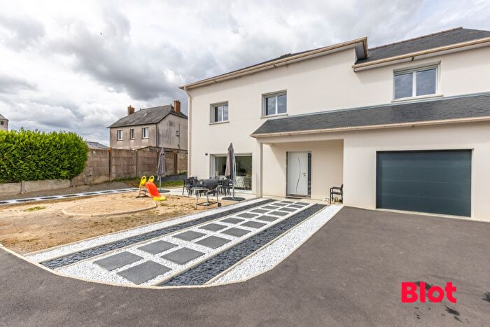 Maison à vendre - Saulnières - 8 pièces - 6 chambres