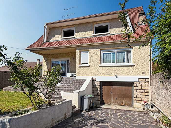 La Ville-du-Bois : Maison 6 pièces à vendre
