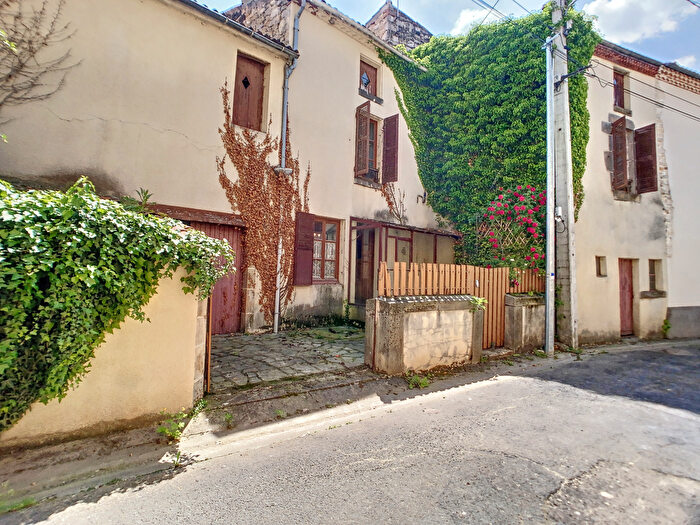 Maison à vendre - Ludesse - 5 pièces - 3 chambres