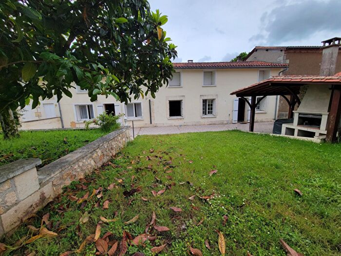 Saint-Aulaye : Maison 7 pièces à vendre