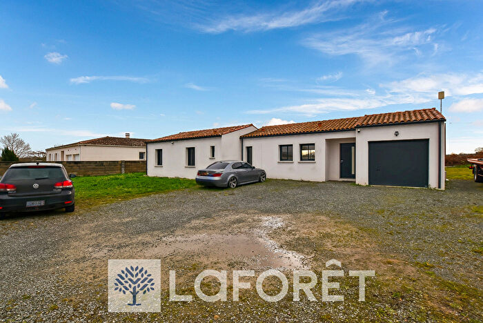 Maison à louer - Saint-André-de-Lidon - 4 pièces - 3 chambres