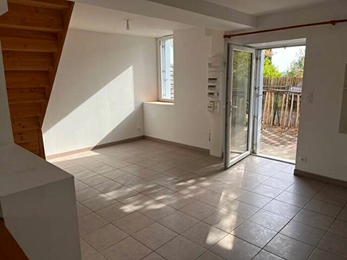 Maison à louer - Lamothe-Montravel - 3 pièces - 2 chambres