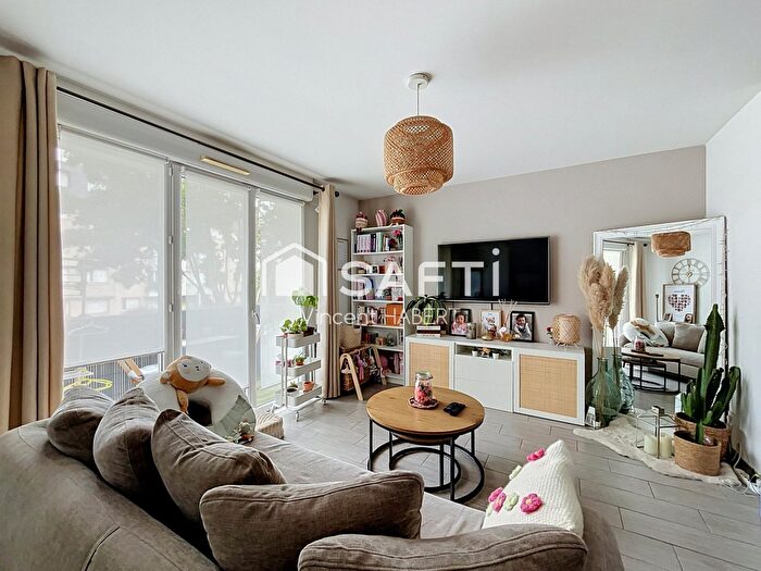 Achères, Centre-ville, Cité de la Barricade : Appartement 2 pièces à vendre