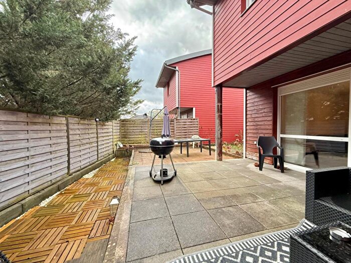 Appartement à vendre - Chenôve, Chenôve - 4 pièces - 3 chambres