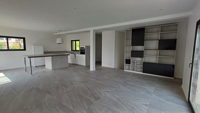 Maison à vendre - Les Martres-de-Veyre - 6 pièces - 4 chambres