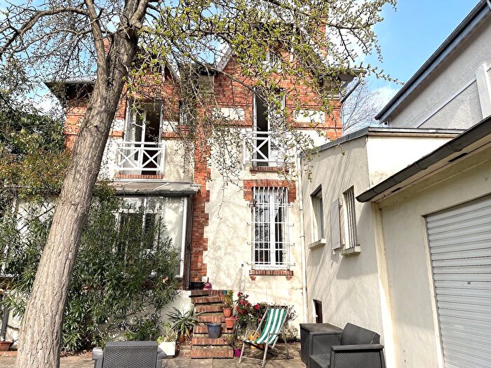 Maison 9 pièces à vendre à Nanterre, Chemin de l'île