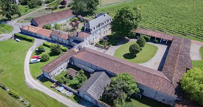 Maison 18 pièces à Segonzac, à vendre