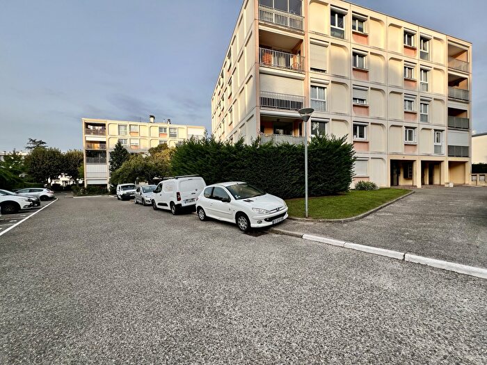 Décines-Charpieu, Berthaudière : Appartement 4 pièces à vendre