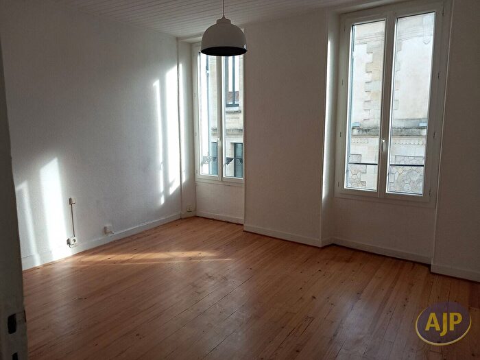 Appartement à louer - Lesparre Medoc - 2 pièces - 1 chambre