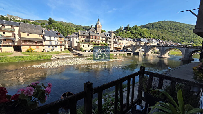 Maison 6 pièces à Saint-Geniez-d'Olt, à vendre
