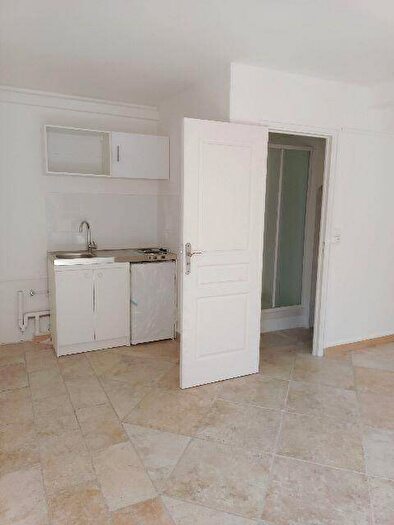 Appartement à louer - Les Canourgues-Vert Bocage-Pont dAvignon, Salon-de-Provence - 1 pièce